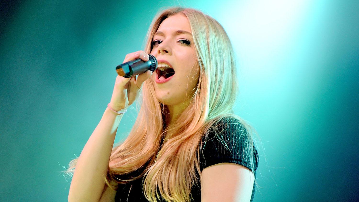 Becky Hill bezig met collab met Calvin Harris – Arrow Caz – Your Hits ...